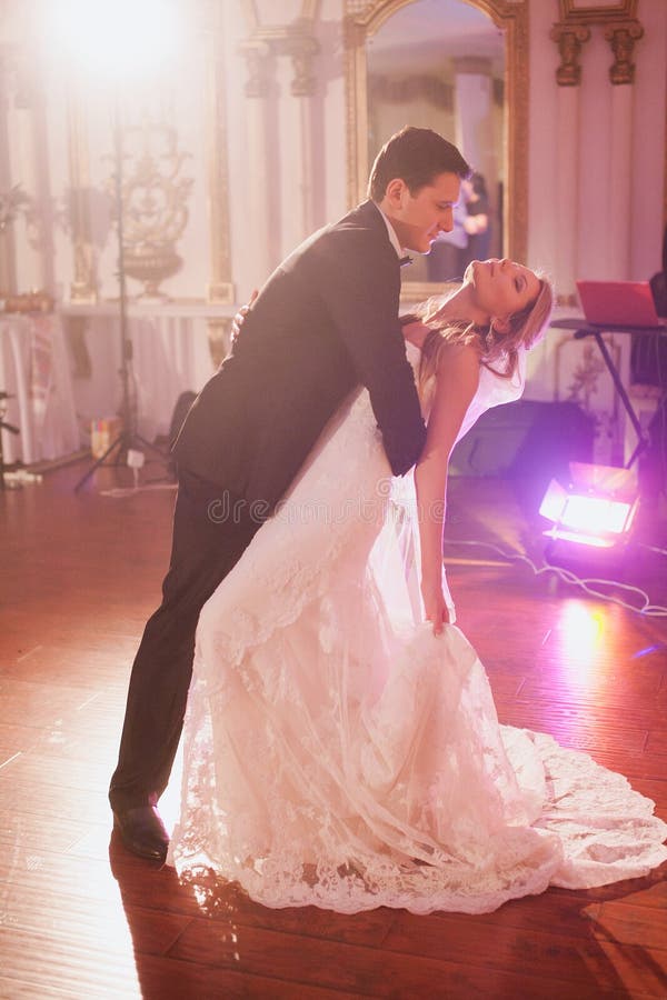 Dancing wedding couple stock image. Image of happy, beauty - 17290135