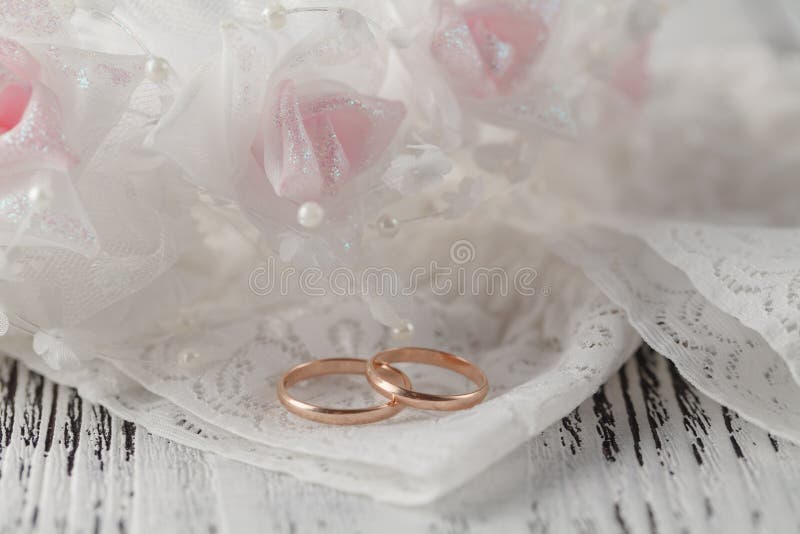 Wedding Rings on White Satin Stock Image - Image of lace, event: 93189965