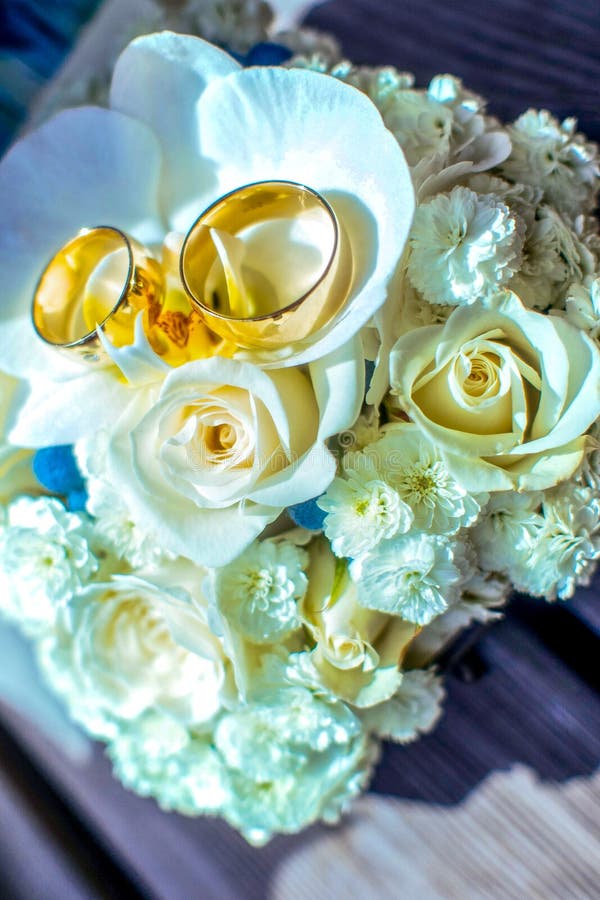 Wedding Rings on a Wooden Board Stock Image - Image of rustic, couple ...