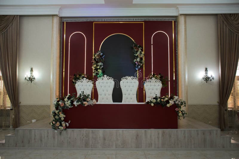 The Wedding Table of the Bride and Bride is Beautiful Interior Bright ...