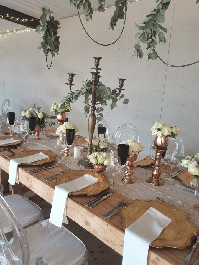 Wedding Table Earthy stock image. Image of wood, centrepiece - 258006411