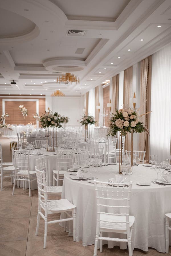Wedding Table Set Up in Boho Style with Pampas Grass and Greenery, Soft ...