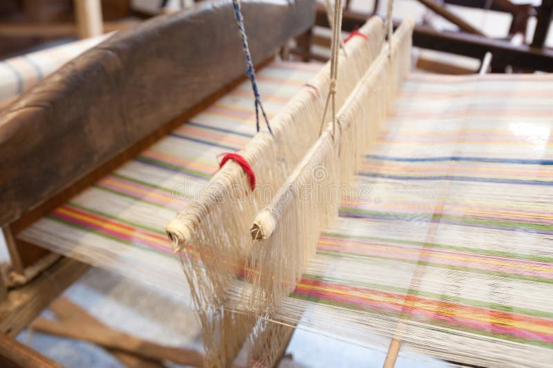Traditioneel Wevend Weefgetouw Stock Foto - Image of huis, weefsel ...