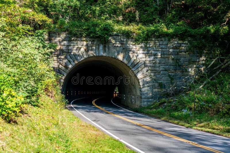 A Weekend Drive on the Parkway Stock Image - Image of trees, drive ...
