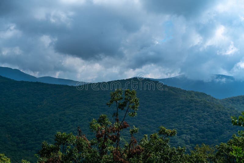 A Weekend Drive on the Parkway Stock Image - Image of valleys, parkway ...