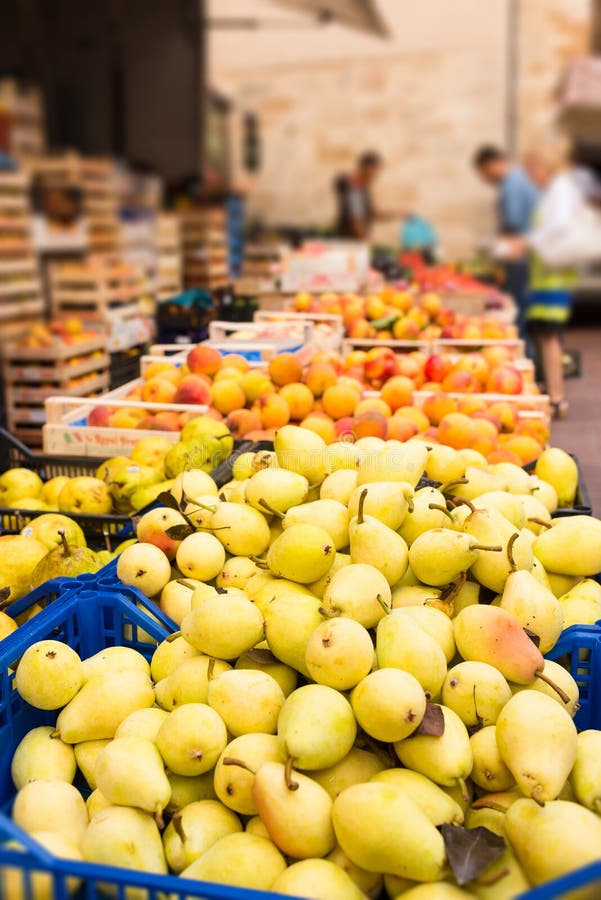 Weekly Market Tuscany - Appel Stock Image - Image of green, agriculture ...