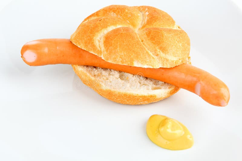 Weens worstje met broodje stock afbeelding. Image of broodje - 74403595