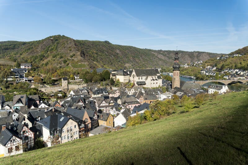 Weergeven Van Cochem-Stad En Vallei Duitsland Stock Afbeelding - Image ...