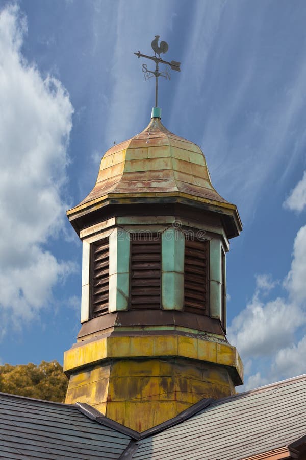 Uitstekende Weerhaan Op Het Dak Van Oud Huis in Hallstatt Villag Stock ...