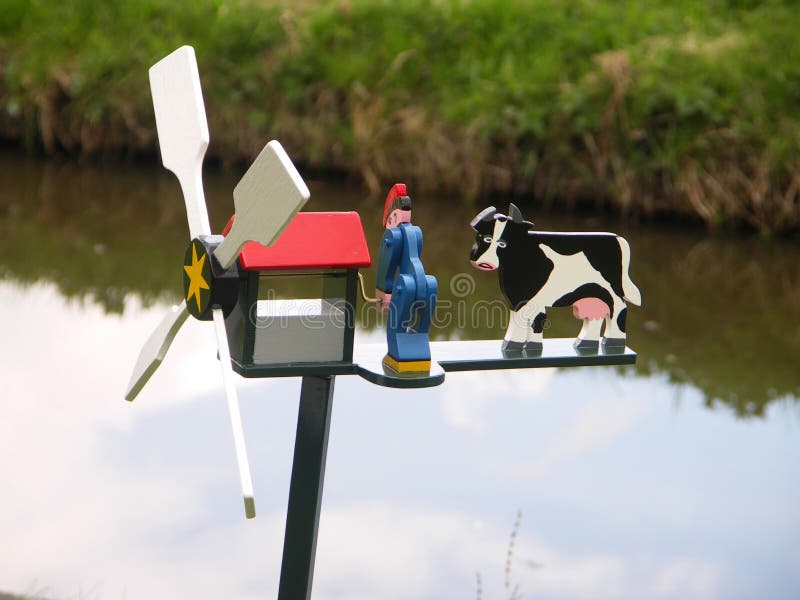 Weerhaan op windmolen stock foto. Image of wind, macht - 17131852