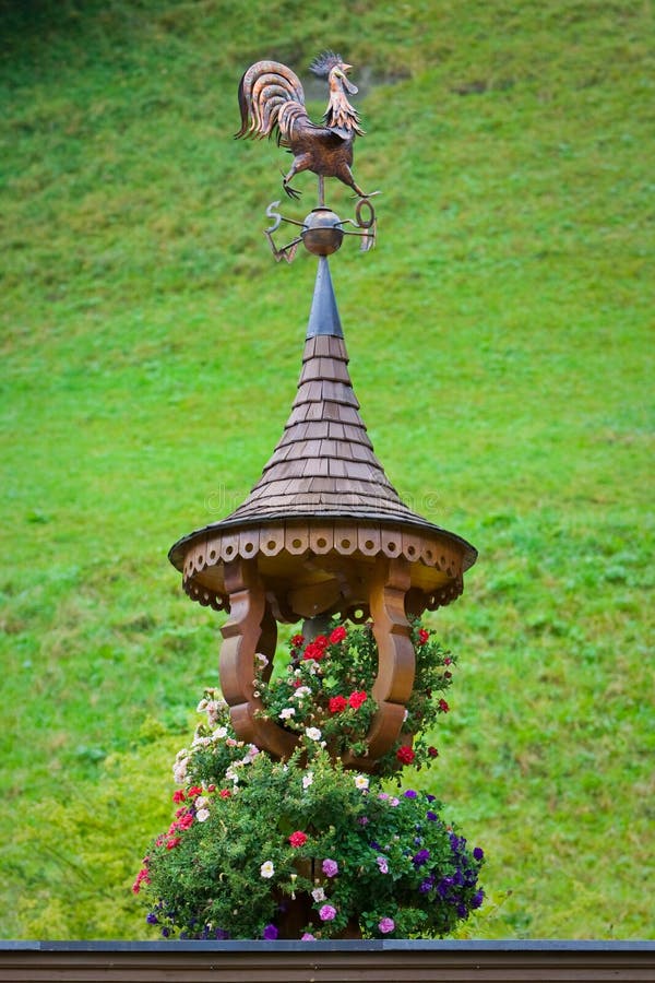 Weerhaan op windmolen stock foto. Image of wind, macht - 17131852