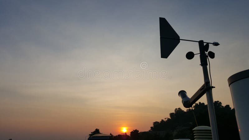 Weerhaan Met Zonsondergang, De Indicator Van De Windrichting Stock ...
