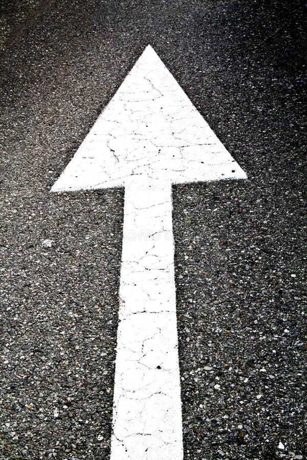 Pijlen op de weg stock foto. Image of architectuur, verschillend - 16290186