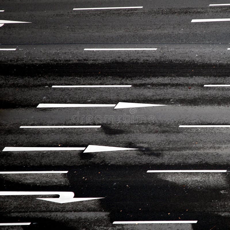 Weg met pijlen stock foto. Image of rechtstreeks, verdeel - 10605016