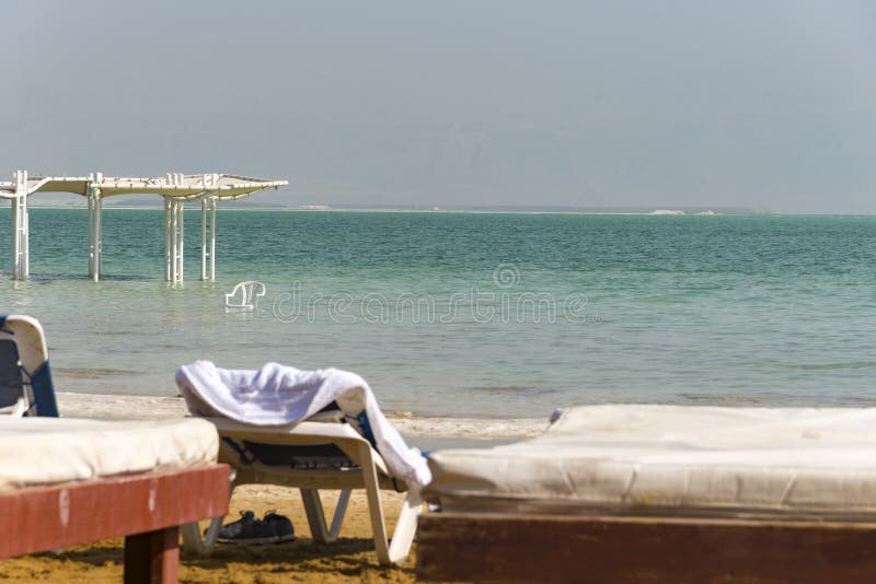 Weg Naar De Zee Onder Een Bladerdak Van De Stock Afbeelding - Image of ...