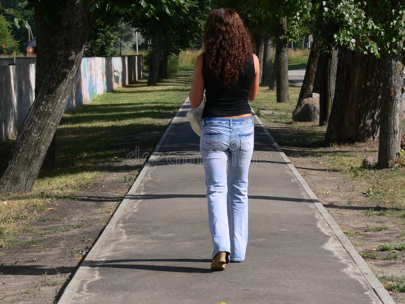 Mann, Der Mit Einem Rucksack Weggeht Stockfoto - Bild von bart ...