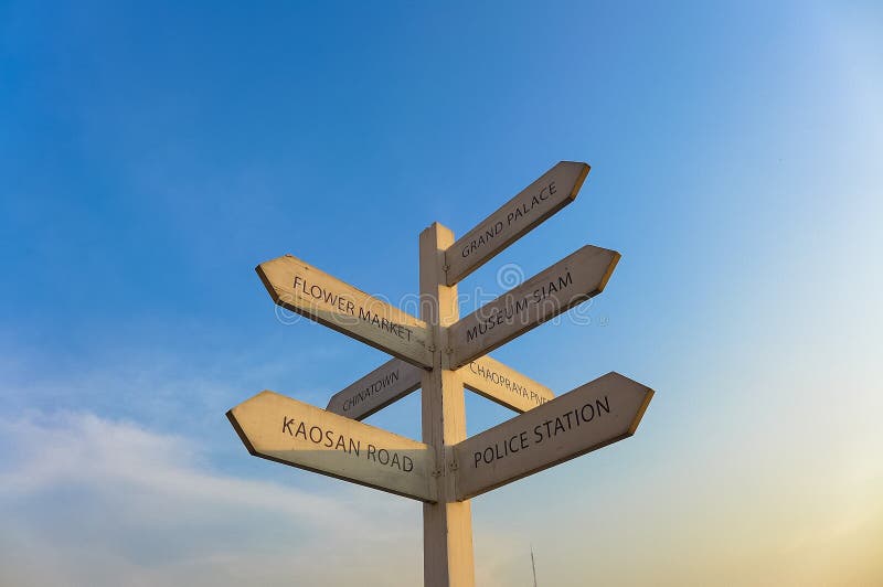 14,443 Wegwijzer Foto's - gratis en royaltyvrije stockfoto's uit Dreamstime