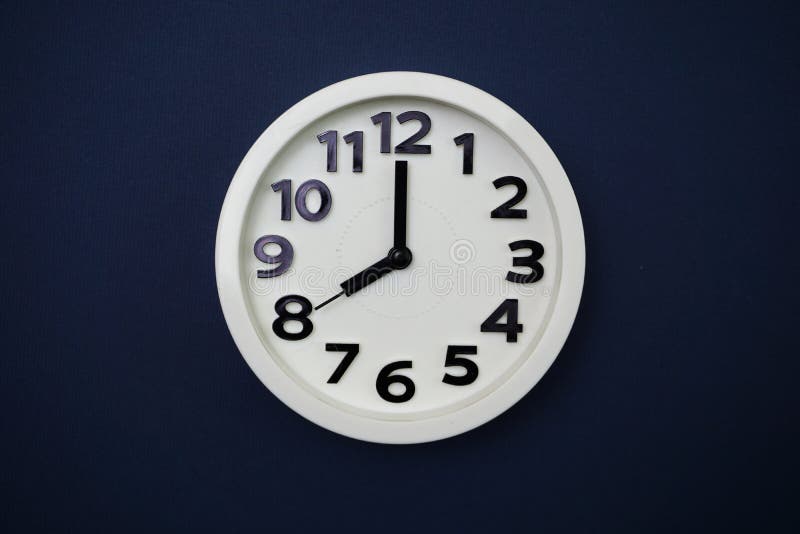 Acht Uhr stockbild. Bild von zeit, minuten, getrennt, symbol - 3178557