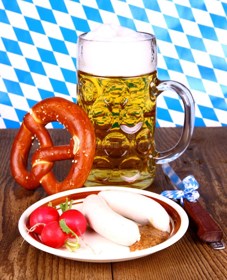 Weiße Wurst, Brezel, Rettich Mit Senf Und Bier Stockfoto - Bild von ...