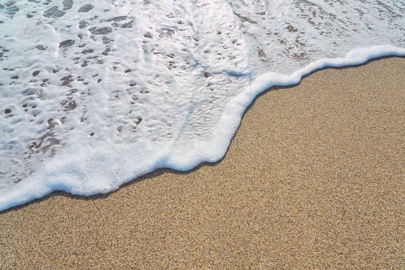 Sandy-Strand Auf Dem Ufer Von Einem See Auf Einem Sonnenlicht Stockfoto ...