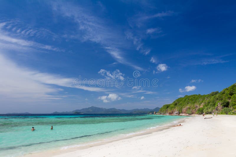 Weißer Strand in Coron Palawan Philippinen Stockbild - Bild von felsen ...