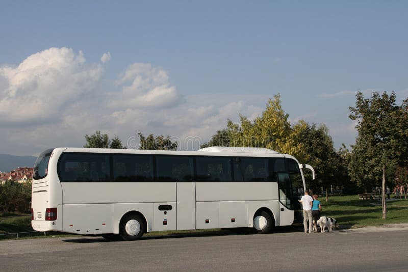 Weißer Bus stockbild. Bild von auslegung, glas, spiegel - 27313269