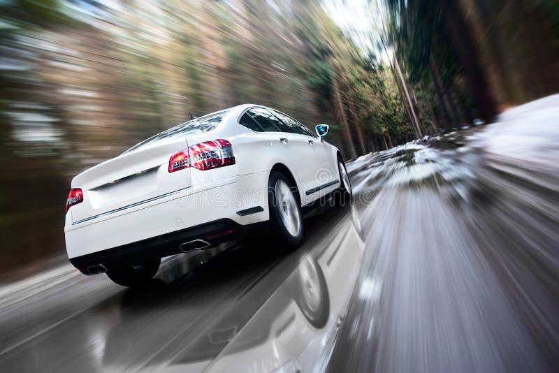 Sich Schnell Bewegendes Auto Stockbild - Bild von bewegen, grün: 21572505