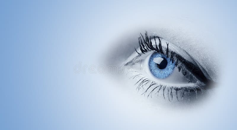 Weibliche blaue Augen stockfoto. Bild von objektiv, farbe - 10912966