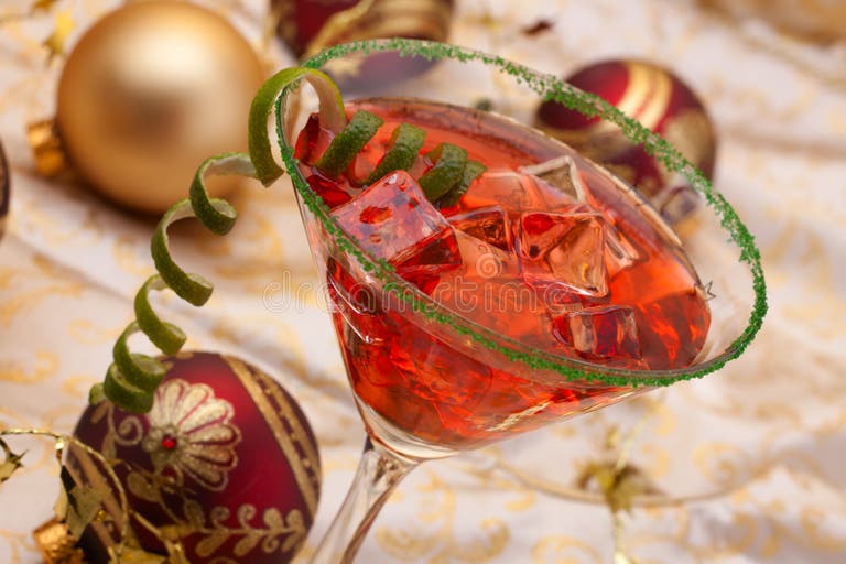 Weihnachtscocktail stockfoto. Bild von wermut, wodka - 12084210