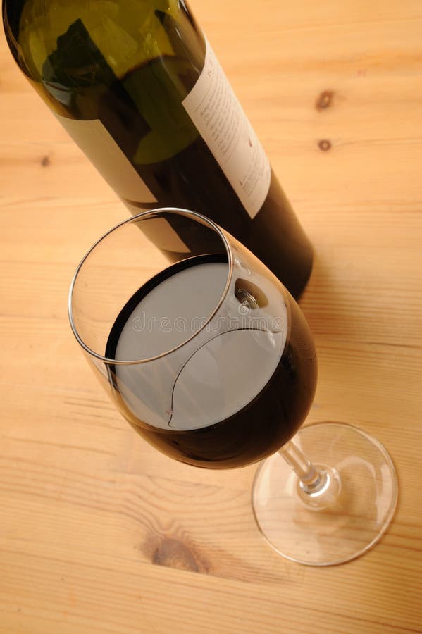 Wein-Glas stockbild. Bild von mahlzeit, einstellung, alkohol - 7472643