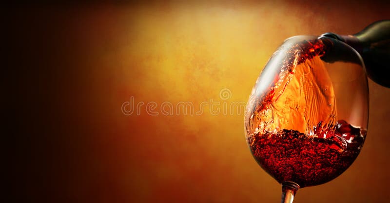 Weinglas mit Wein stockfoto. Bild von auslegung, stab - 126804388