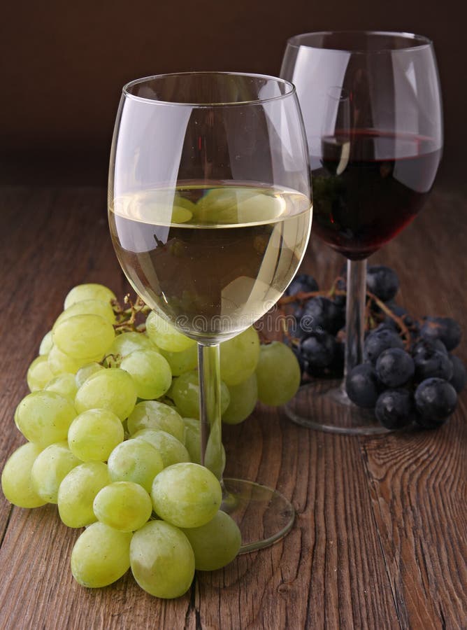 Weinglas und Trauben stockfoto. Bild von rustikal, probenahme - 20590736