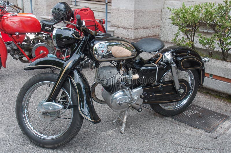 Weinlese Nsu-Motorrad redaktionelles foto. Bild von mode - 94558081