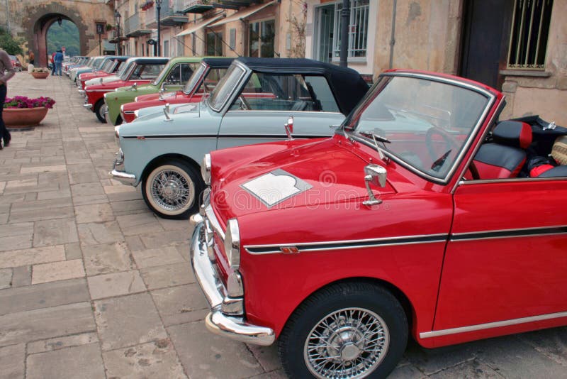 Rotes Auto stockfoto. Bild von land, betriebe, farben, auto - 835250