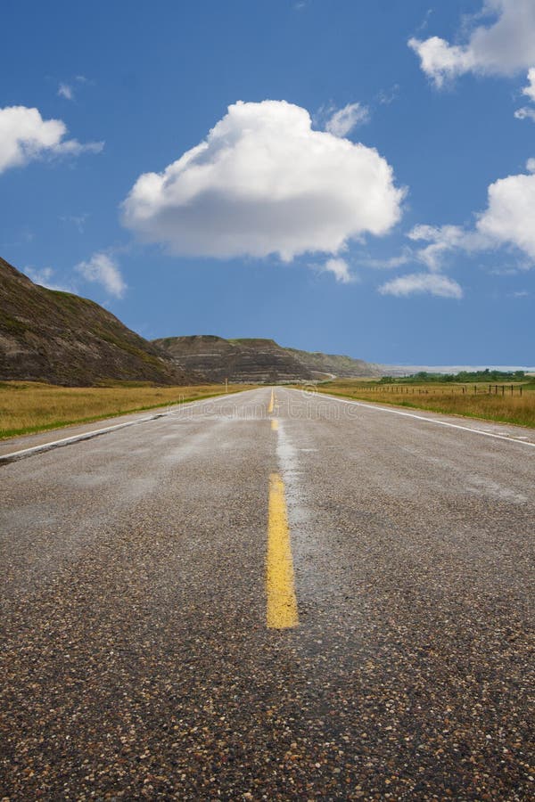 Weiter Weg stockfoto. Bild von tiefe, pfad, gepflastert - 21978460