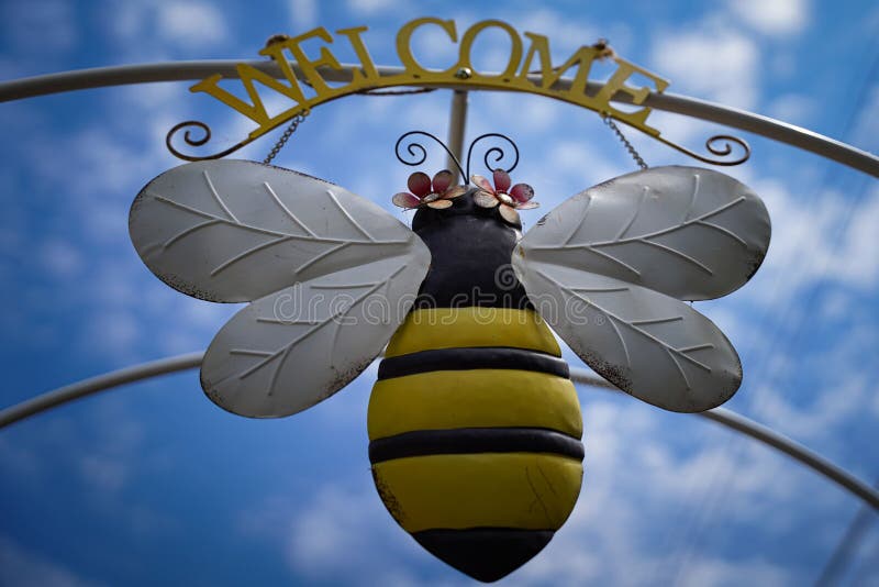 Welcome Sign with a Bee Symbol Stock Image - Image of outdoors, light ...
