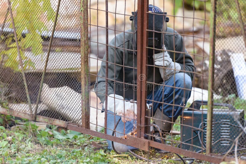 The welder makes the gate stock image. Image of fire - 156871827