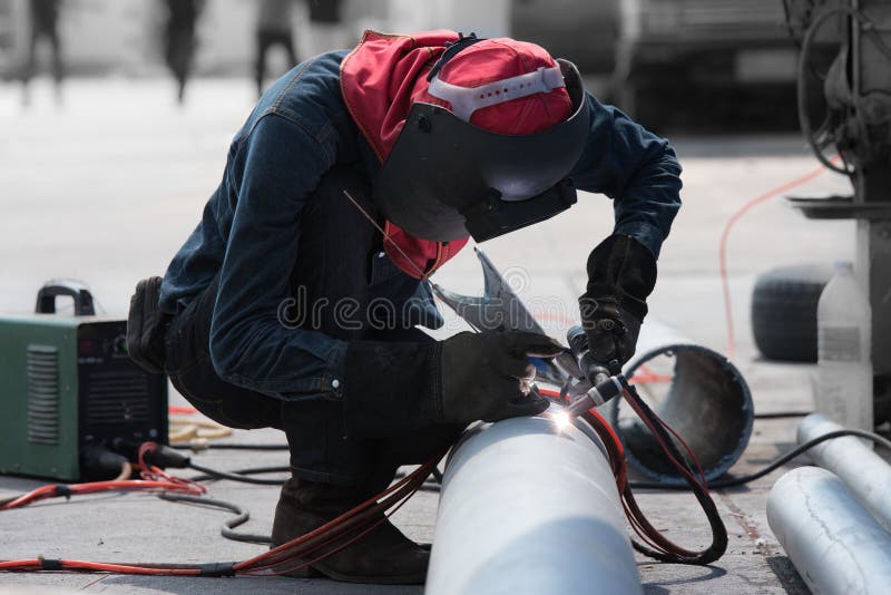 Welding work editorial photography. Image of container - 148447362