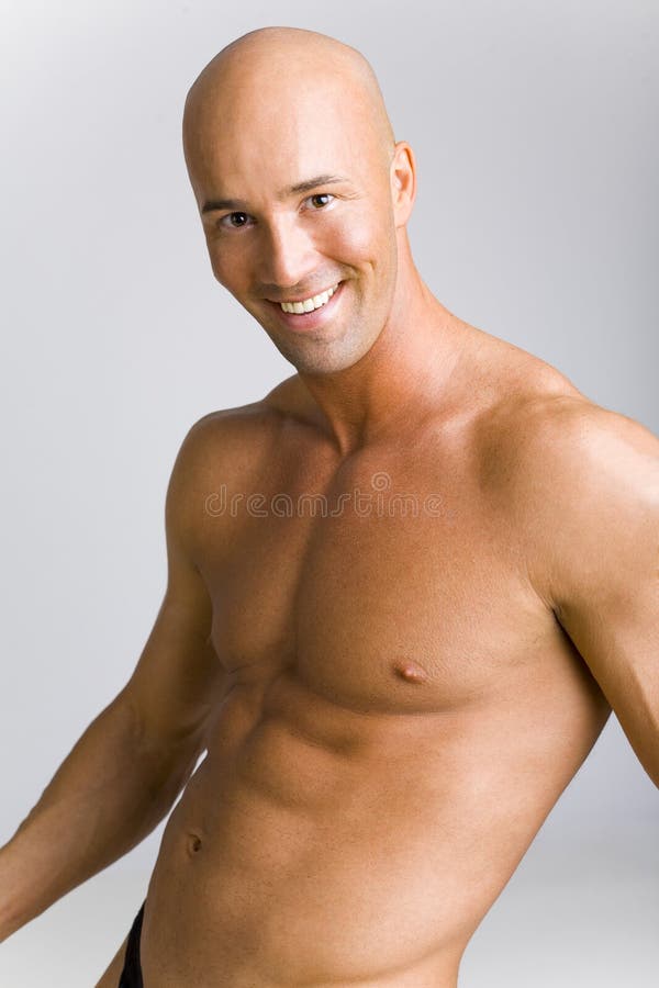 Gut Gebaut Kerl Strebt Herein Crossfit An Stockbild - Bild von ...