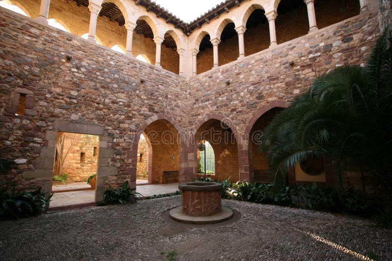 Well in the Castle stock image. Image of antique, arch - 20464989