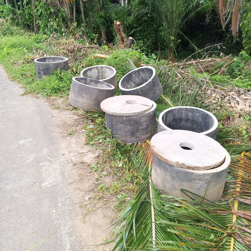 Well Ring for Water for Palm Gardens Stock Image - Image of ring ...