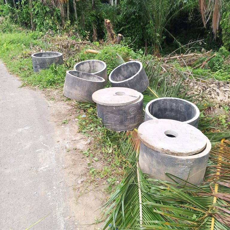 Well Ring for Water for Palm Gardens Stock Image - Image of ring ...