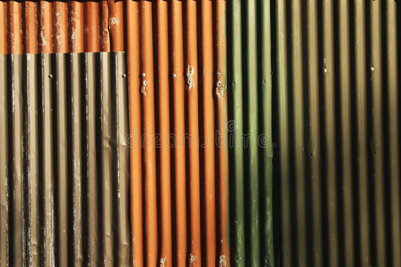 Wellblech-Platten stockfoto. Bild von bach, hütte, stützbar - 58096708