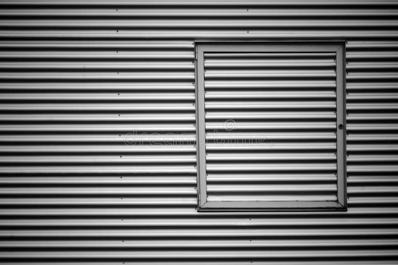 Wellblechfassade Mit Metallrahmen Stockfoto - Bild von industriell ...