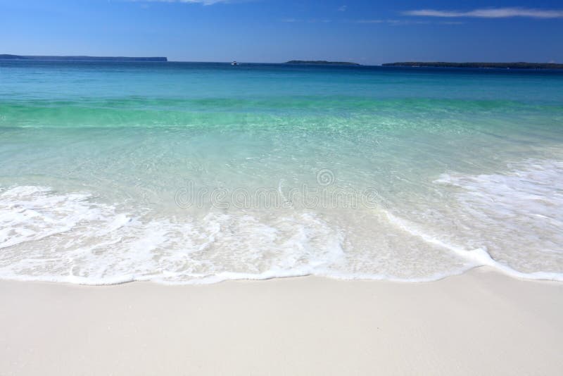 Wellen auf dem Strand stockbild. Bild von schaum, tourismus - 40232757