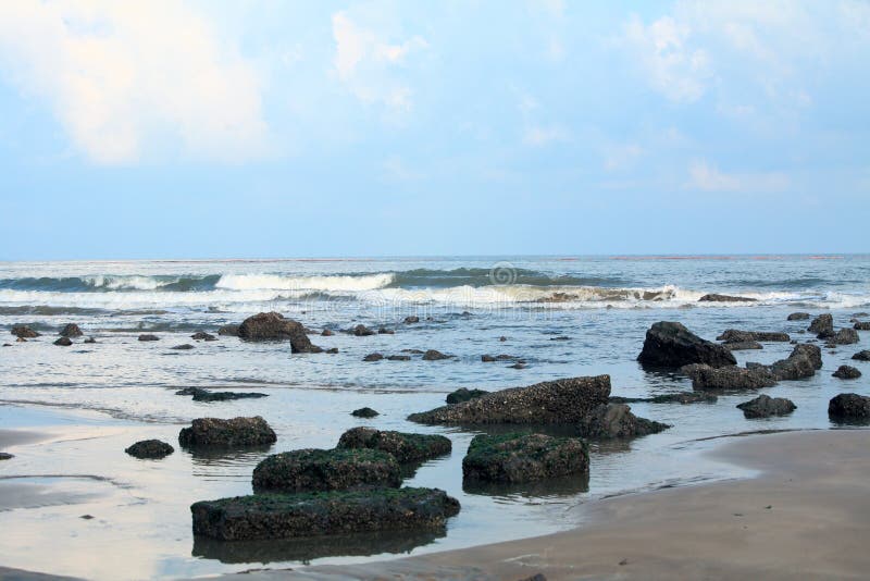 Schwimmer Springen in Die Wellen Vektor Abbildung - Illustration von ...