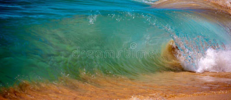 Wellen, Die Auf Dem Ufer Brechen Stockbild - Bild von sand, hawaii ...
