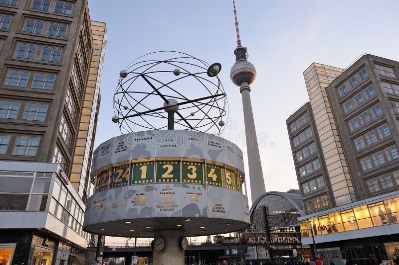 Weltuhr Bei Alexanderplatz in Berlin, Deutschland Redaktionelles ...