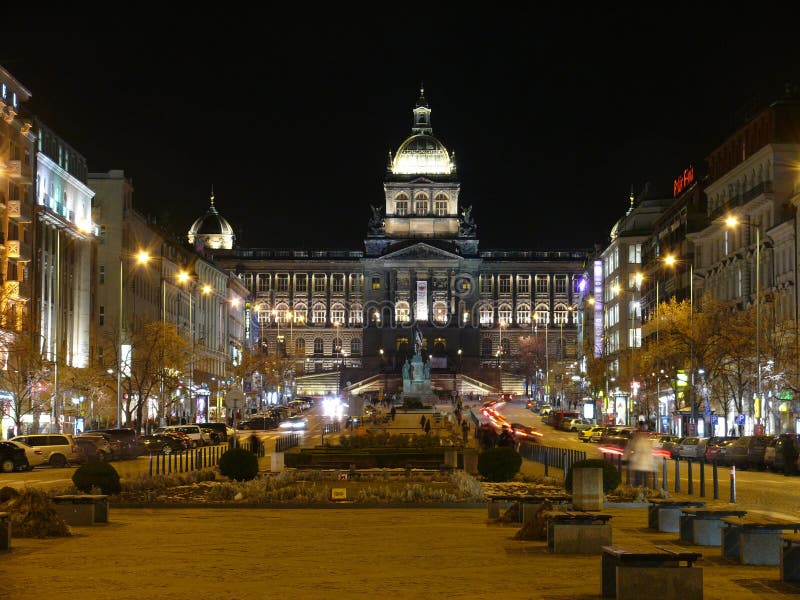 Wenceslas Square Prague redactionele afbeelding. Image of brandpunts ...