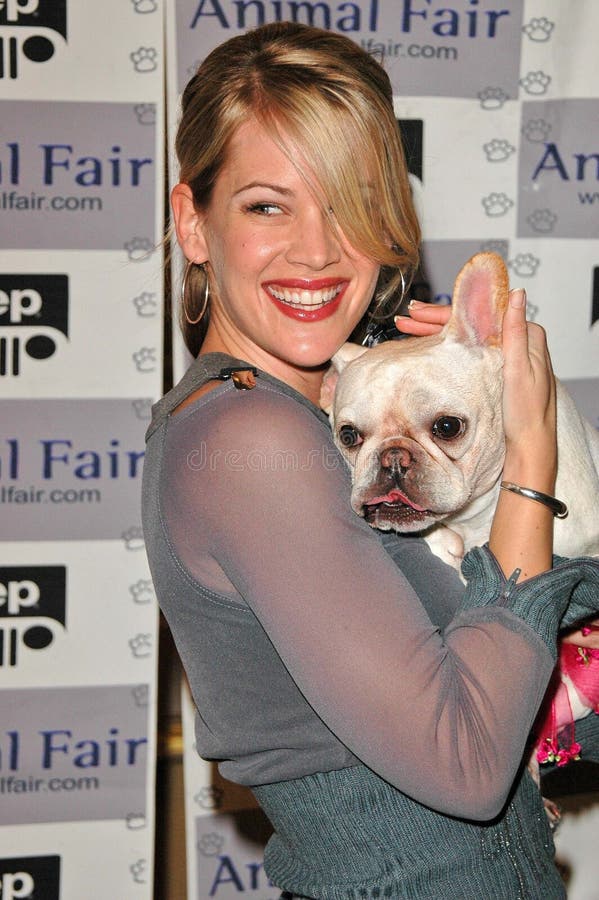 Wendi Kenya editorial photo. Image of latin, biggest - 20937781